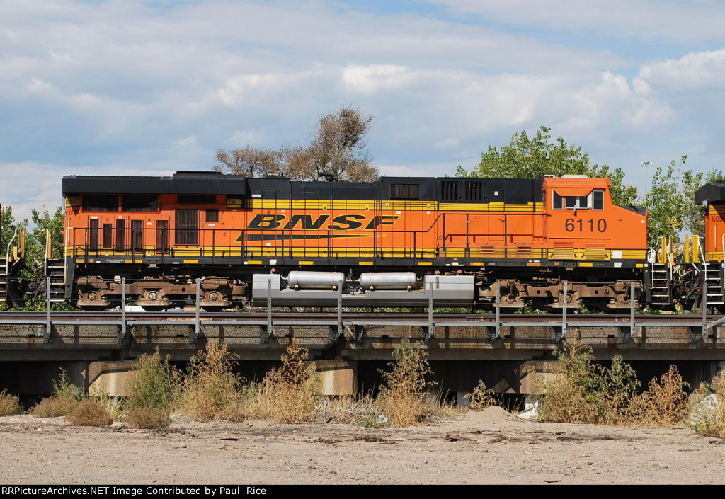 BNSF 6110